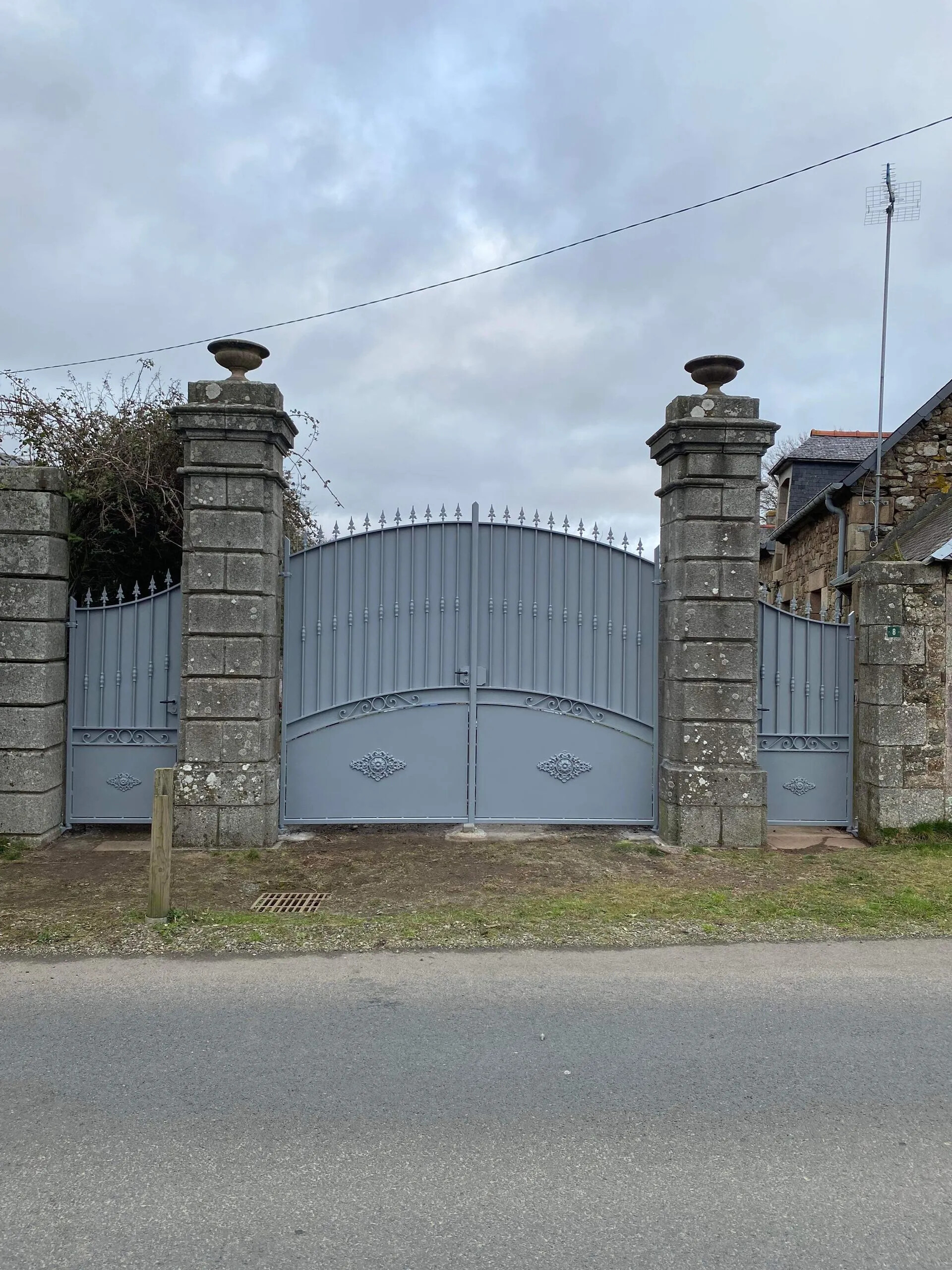 Portail en fer forgé Plein décoratif pour demeures traditionnelles